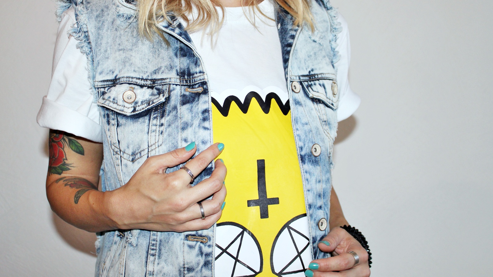 Outfit Shirt Bart Simpsons Leggings Jeansweste weisse Lederchucks (5 ...