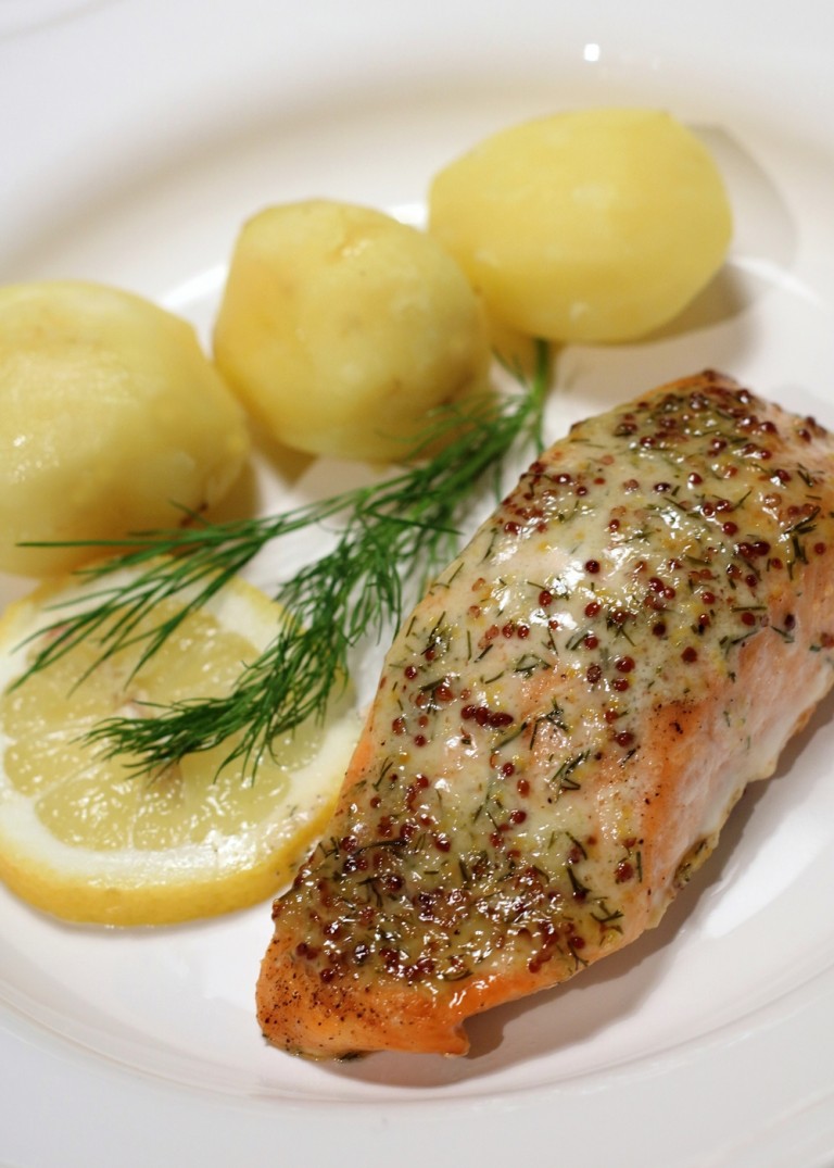 Gebackener Lachs mit Senf-Dill-Sauce - Lavie Deboite