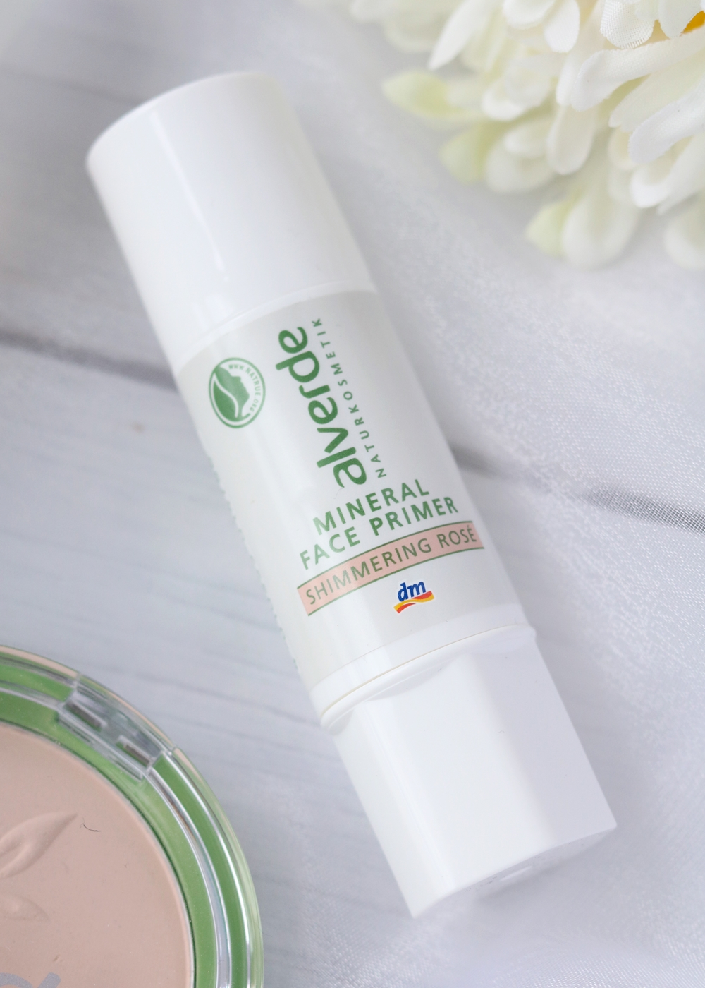 Tages-Make-Up mit alverde Naturkosmetik - Lavie Deboite