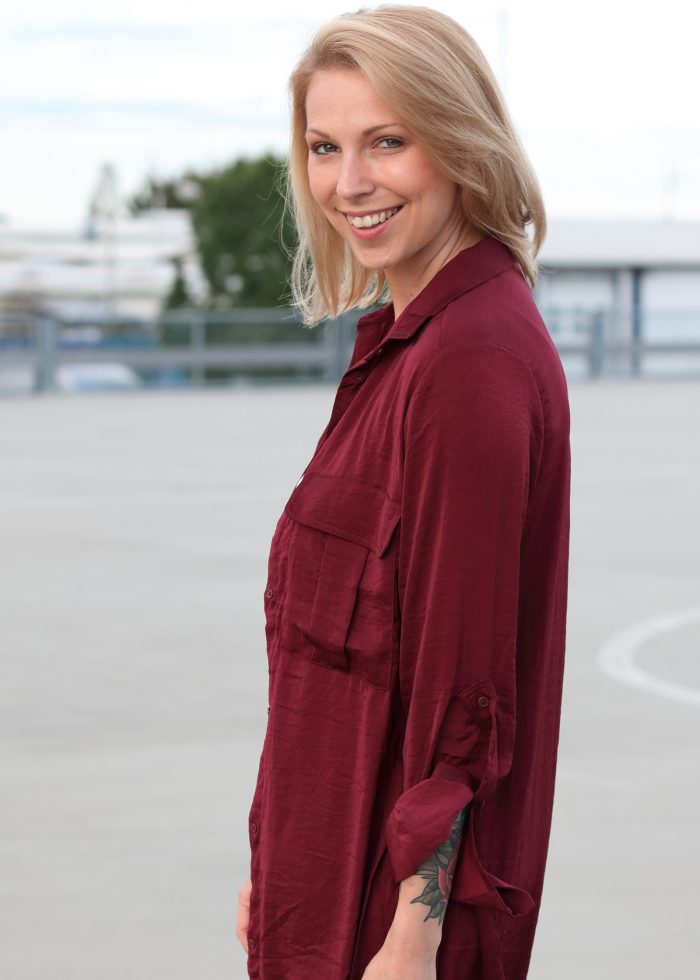 Outfit Longbluse H&M bordeaux Skinnyjeans Emu Agonis Black Palm ...